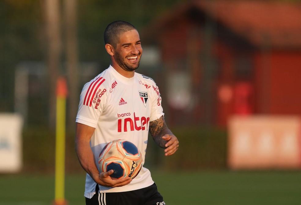 "Logo nos encontraremos": comentário de Pato agita colorados nas redes ...