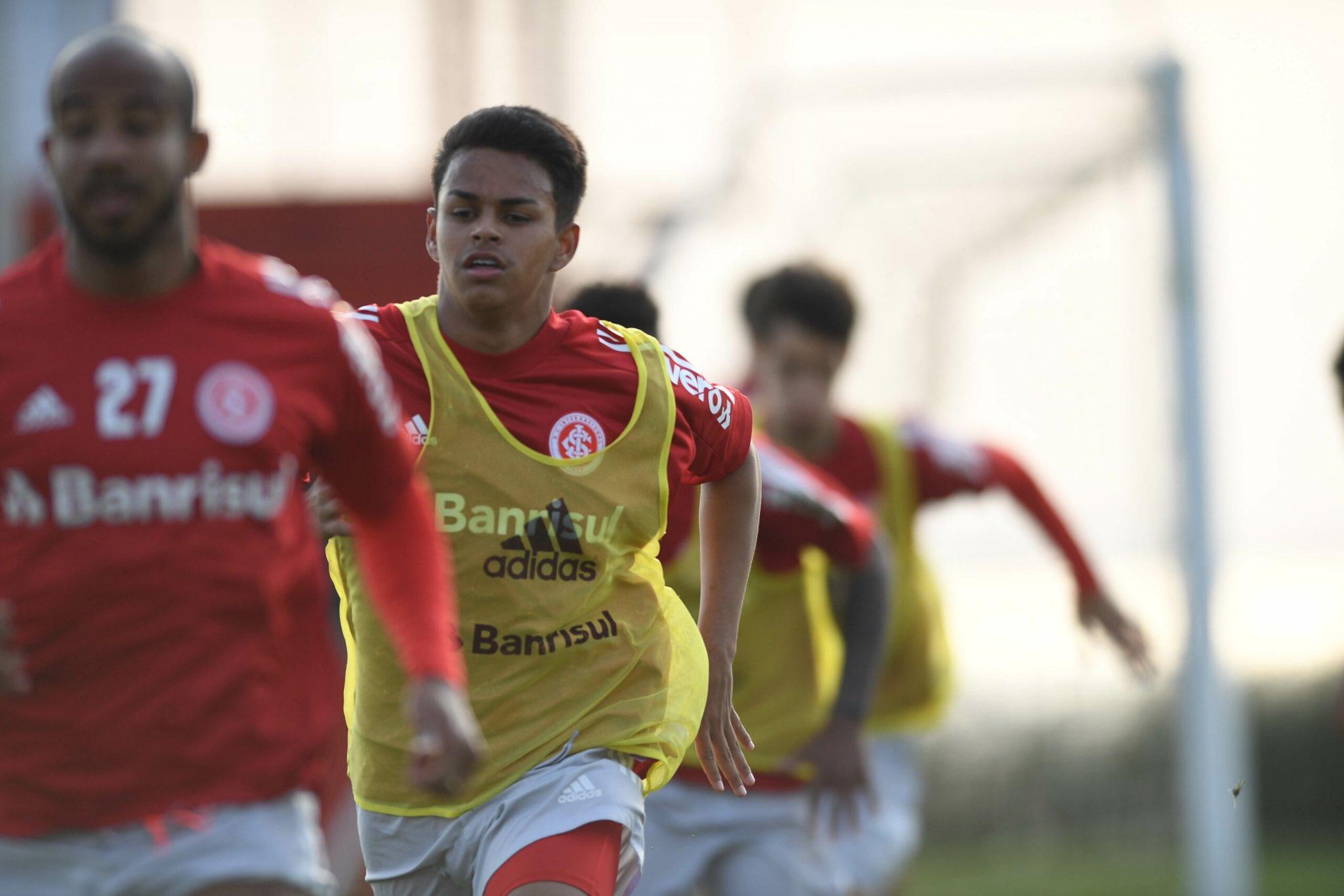 Inter renova contrato com Lucas Ramos