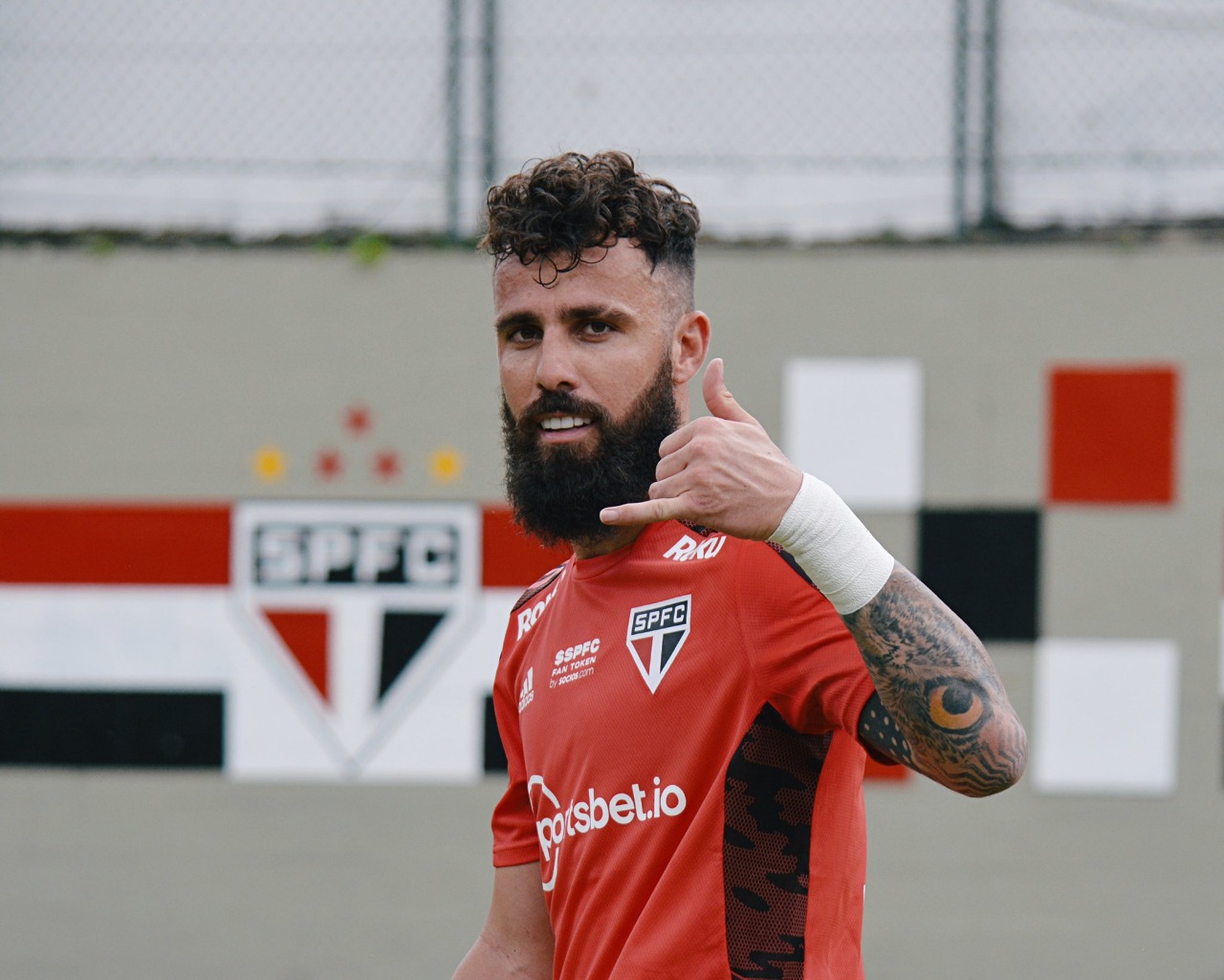 Goleiro formado no Inter desbanca Tiago Volpi e aparece como titular no ...