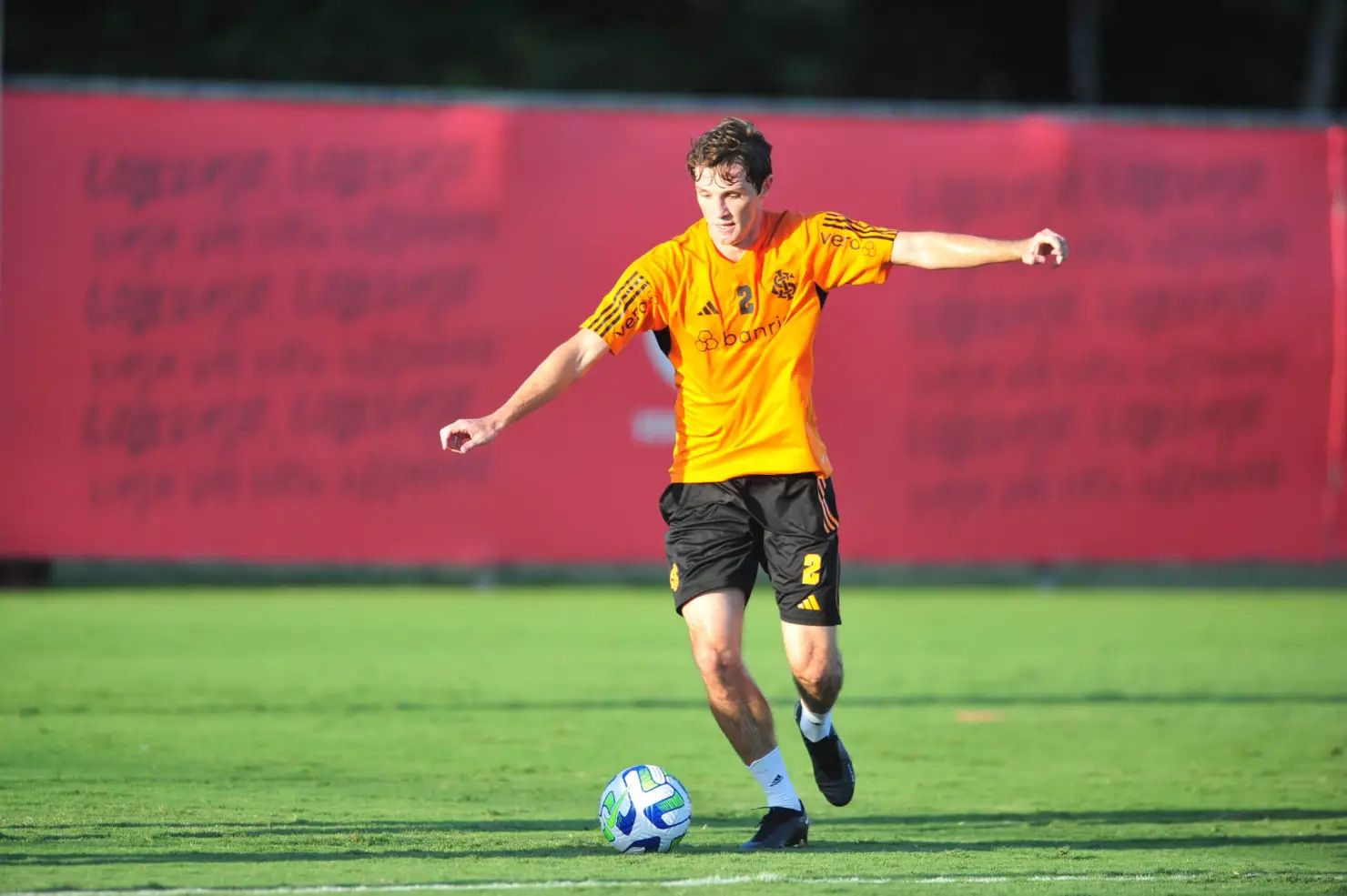 A estreia de Mário Fernandes