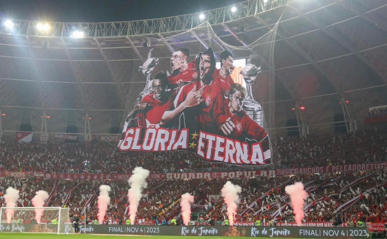 A manifestação de Sobis após ser homenageado pela torcida do Inter